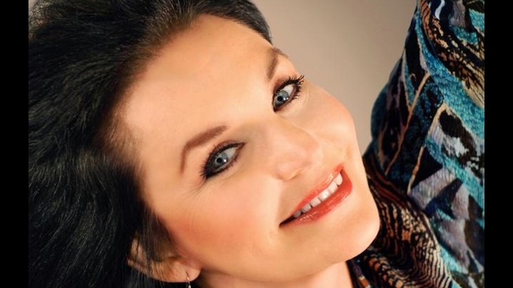 Celebrating a Legend: Crystal Gayle on Living a Musical Life | NAMM ...